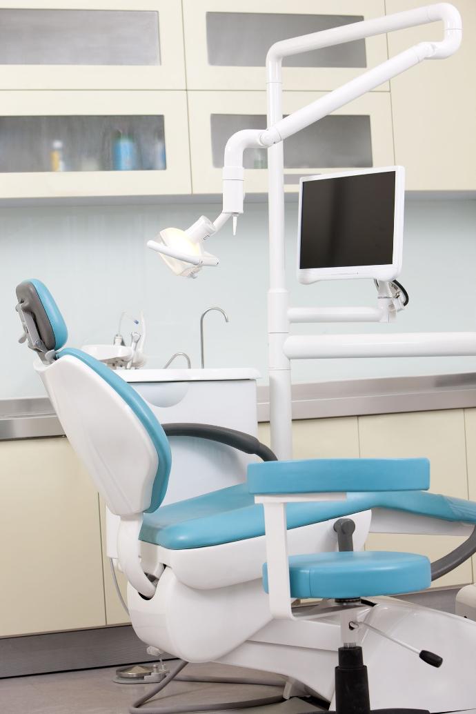 4 Ergonomic Features That Make a Dentist Chair More Comfortable
